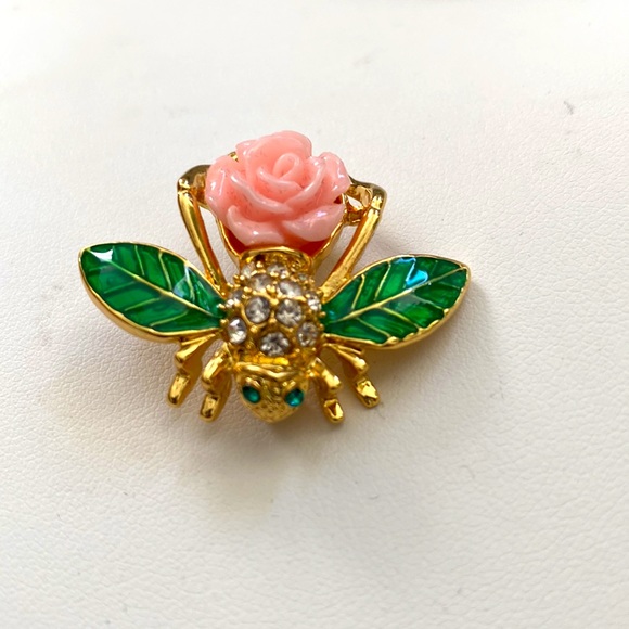Joan Rivers | Jewelry | Joan Rivers Goldtone Bee Pin Limited Edition ...
